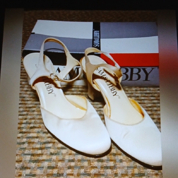 Sam & Libby | Shoes | Sam Libby Womens Gold Satin White Heels | Poshmark